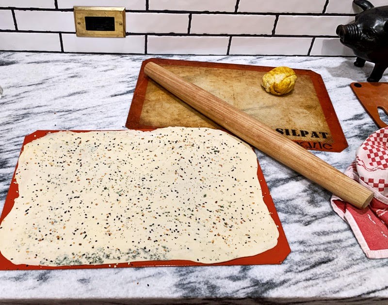 Get Cracking with these 15 Minute Holiday Crackers