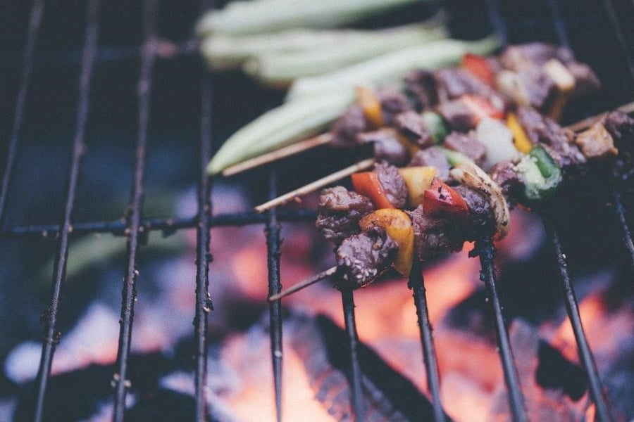 7 Genius Tips For Throwing An Autumn Barbecue